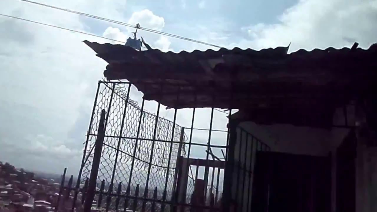 Subir gradas en Siloé,un buen ejercicio. - YouTube