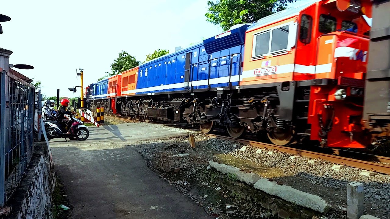 Part 2 Lanjutan hunting kereta api. Full CC205 & lok "anyar" | kereta ...