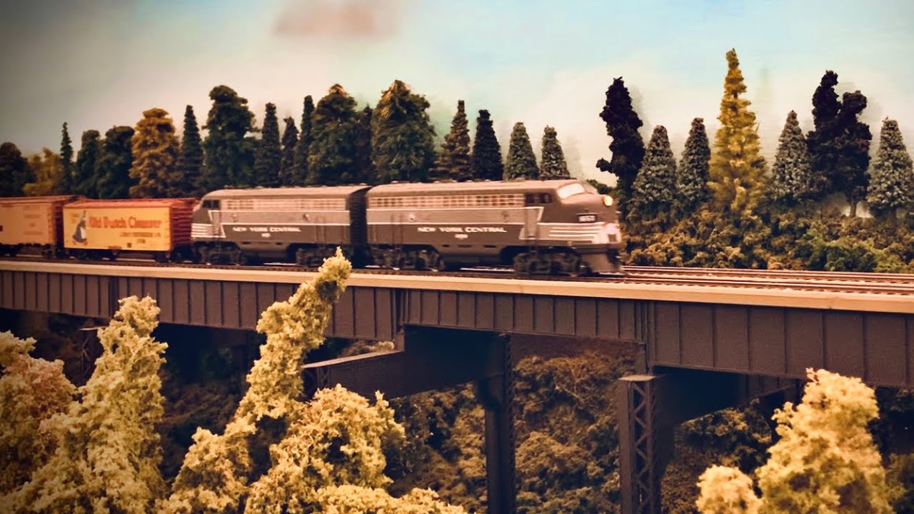 CASME model train exhibit in ho scale - YouTube