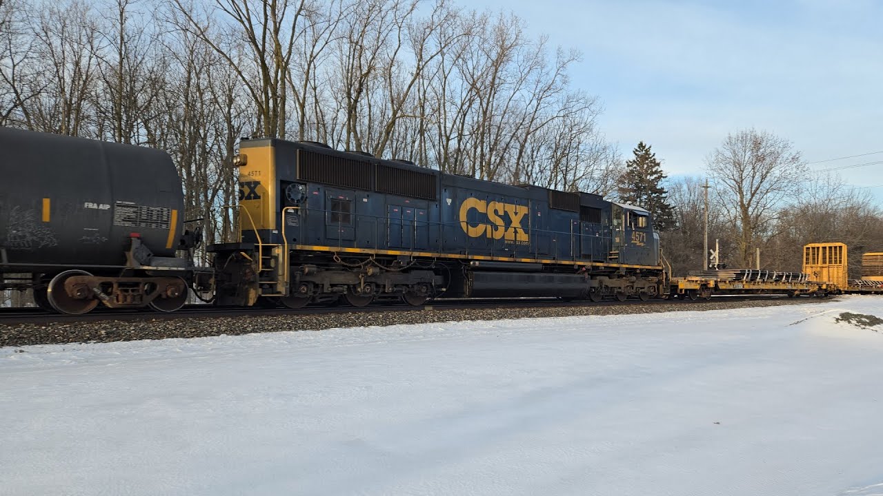 CSX SD70MAC #4571 as Mid DPU on M364 in Unionville OH in Jan 2025 - YouTube