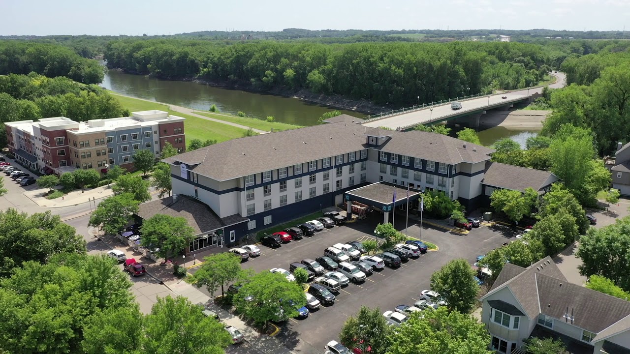 Town Square Place Hotel Chaska, MN - YouTube