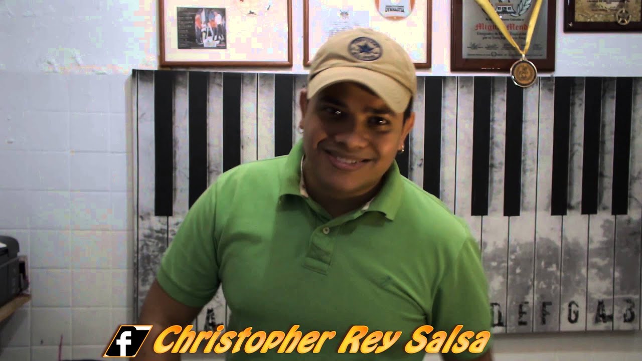 Christopher Rey Cantante de Orquesta Dynanstia - YouTube