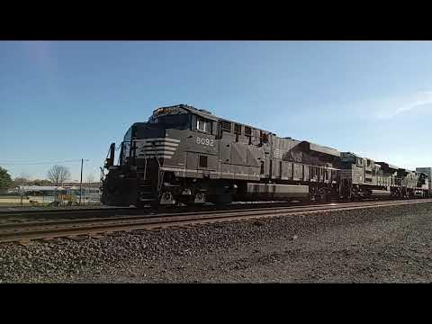 NS 8092 leads an intermodal train in Robesonia, PA (25P) - YouTube