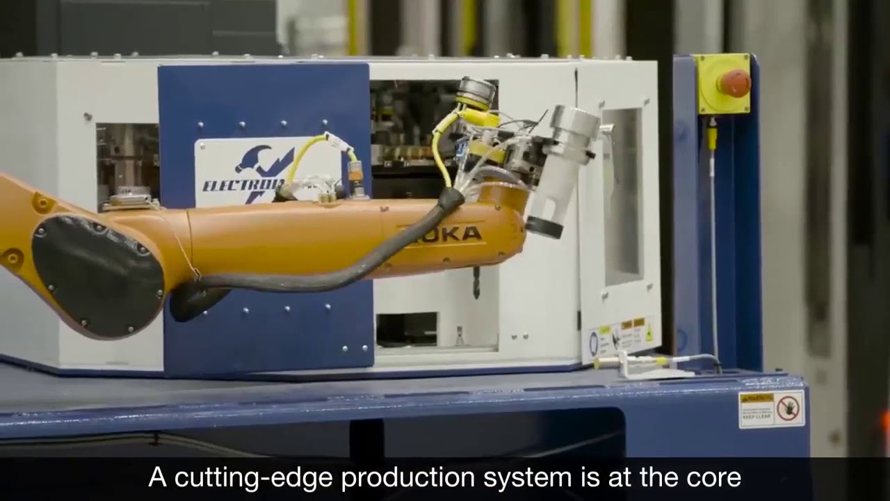 777x Wings horizontal build line - YouTube