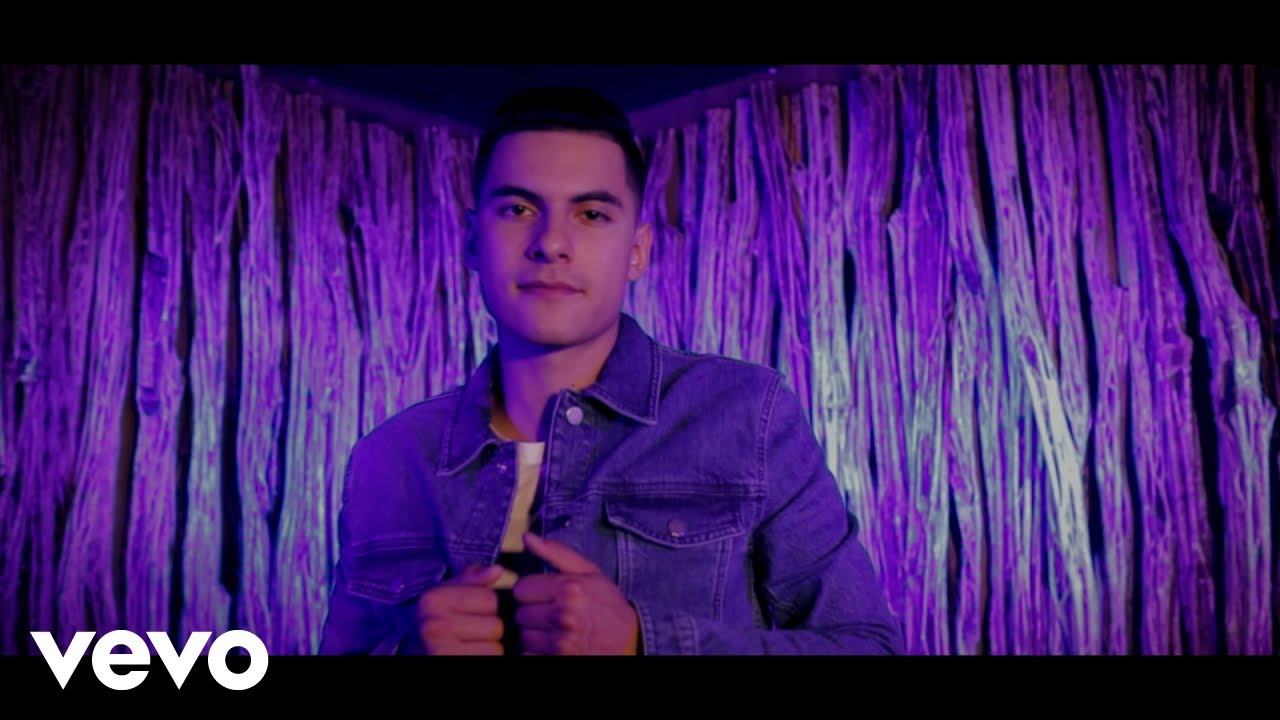 Cheyo Carrillo - No Podemos Ser Amigos - YouTube