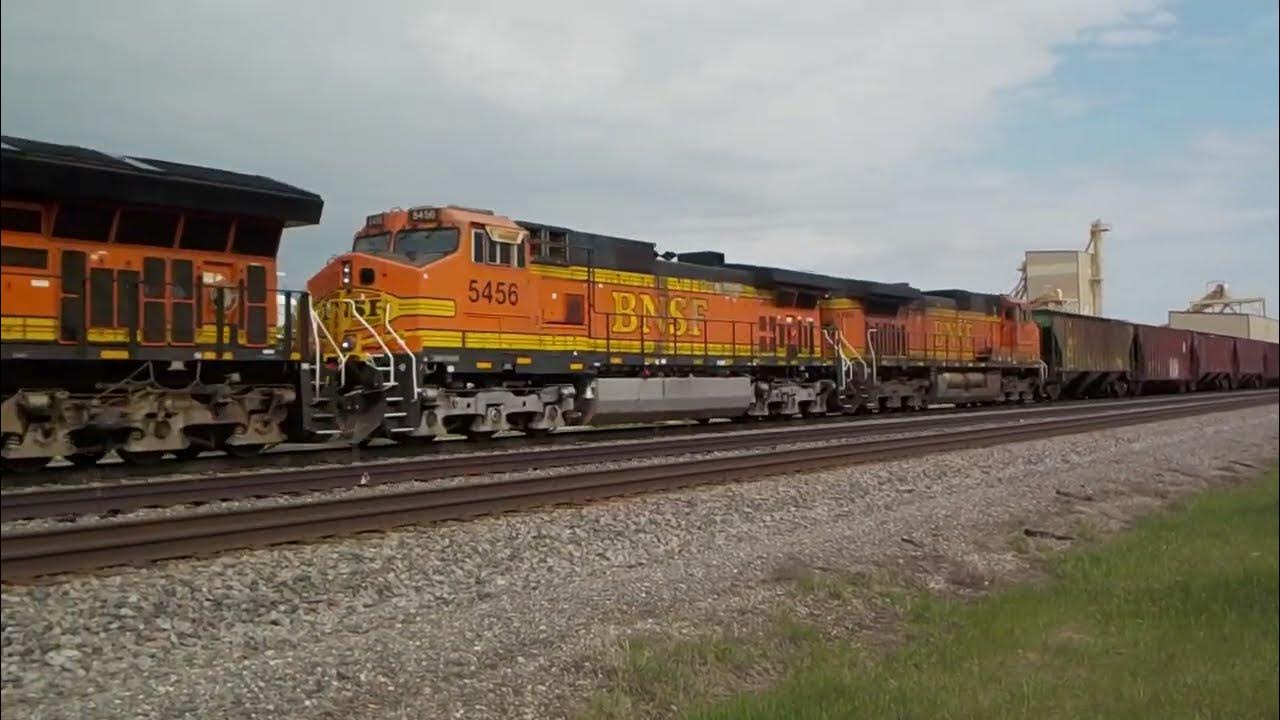 BNSF 3838 w/loaded fertilizer 5/13/23 - YouTube