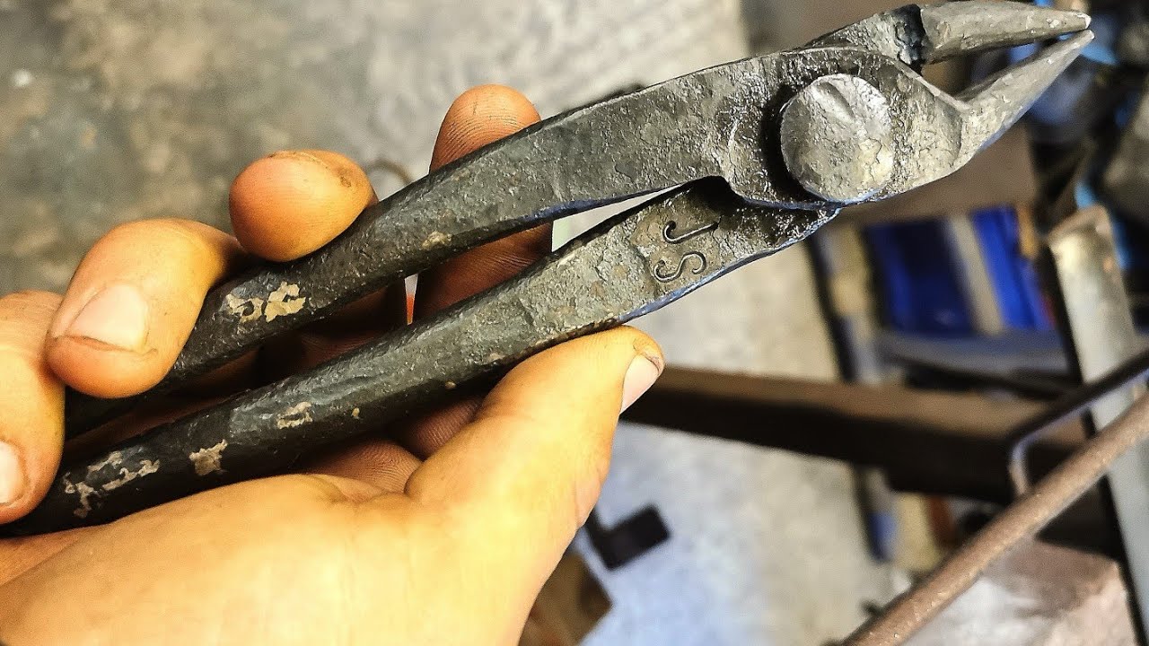 BLACKSMITHING A PAIR OF FORGED SCROLLING PLIERS!!! - YouTube
