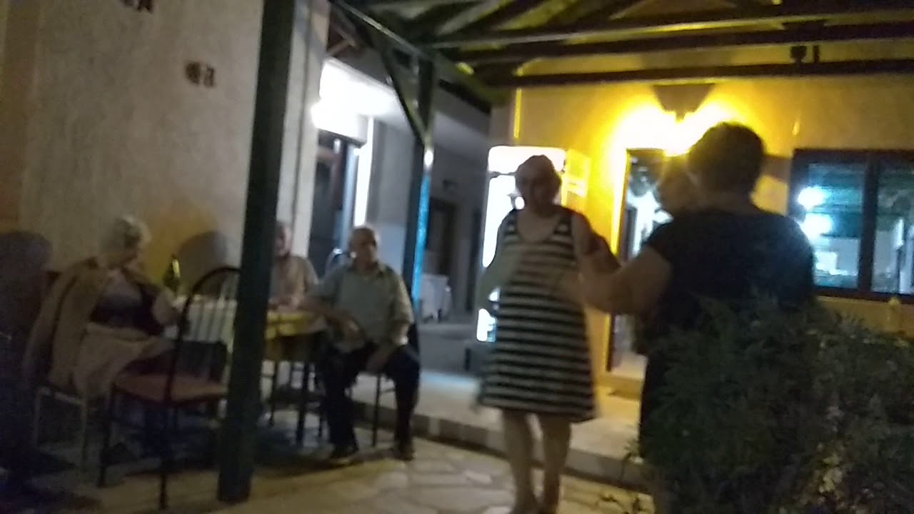 ΠΑΡΑΔΟΣΙΑΚΌ ΓΛΕΝΤΙ ΣΤΗΝ ΤΑΒΈΡΝΑ ΖΑΧΑΡΑΚΗ ΣΤΑ ΛΟΥΤΡΆ ΣΜΟΚΟΒΟΥ ΙΟΎΛΙΟΣ ...