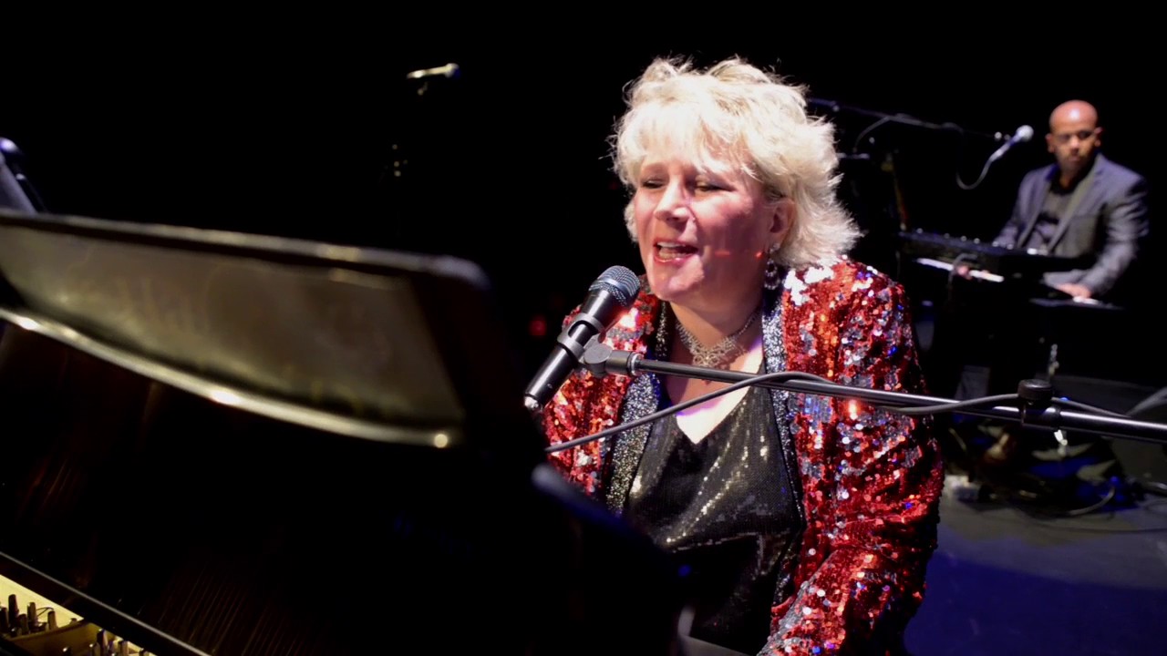 The Hit Legends Show - Starring Maureen Smith - YouTube