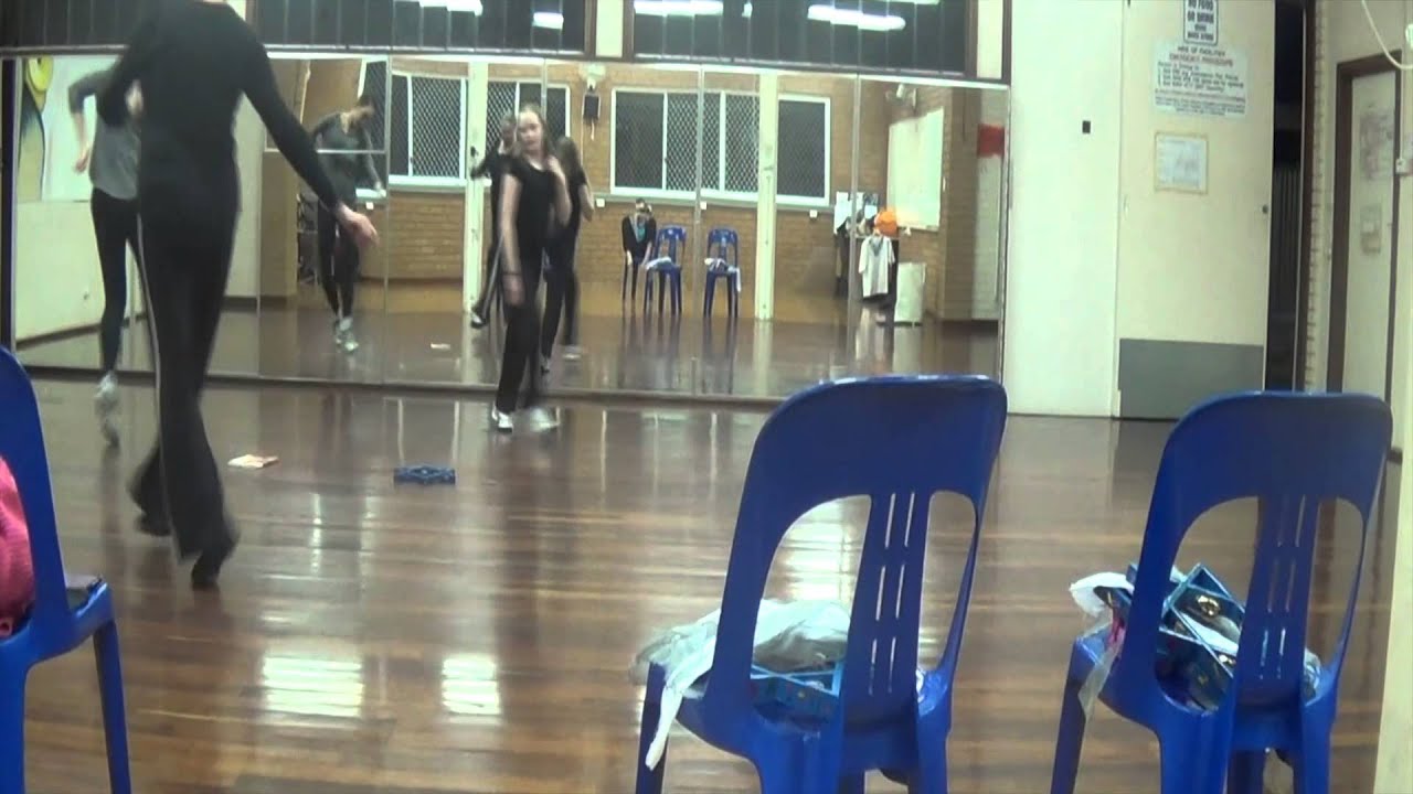 Davidic dance - The Klezmer to "The Mighty One of Israel" - YouTube