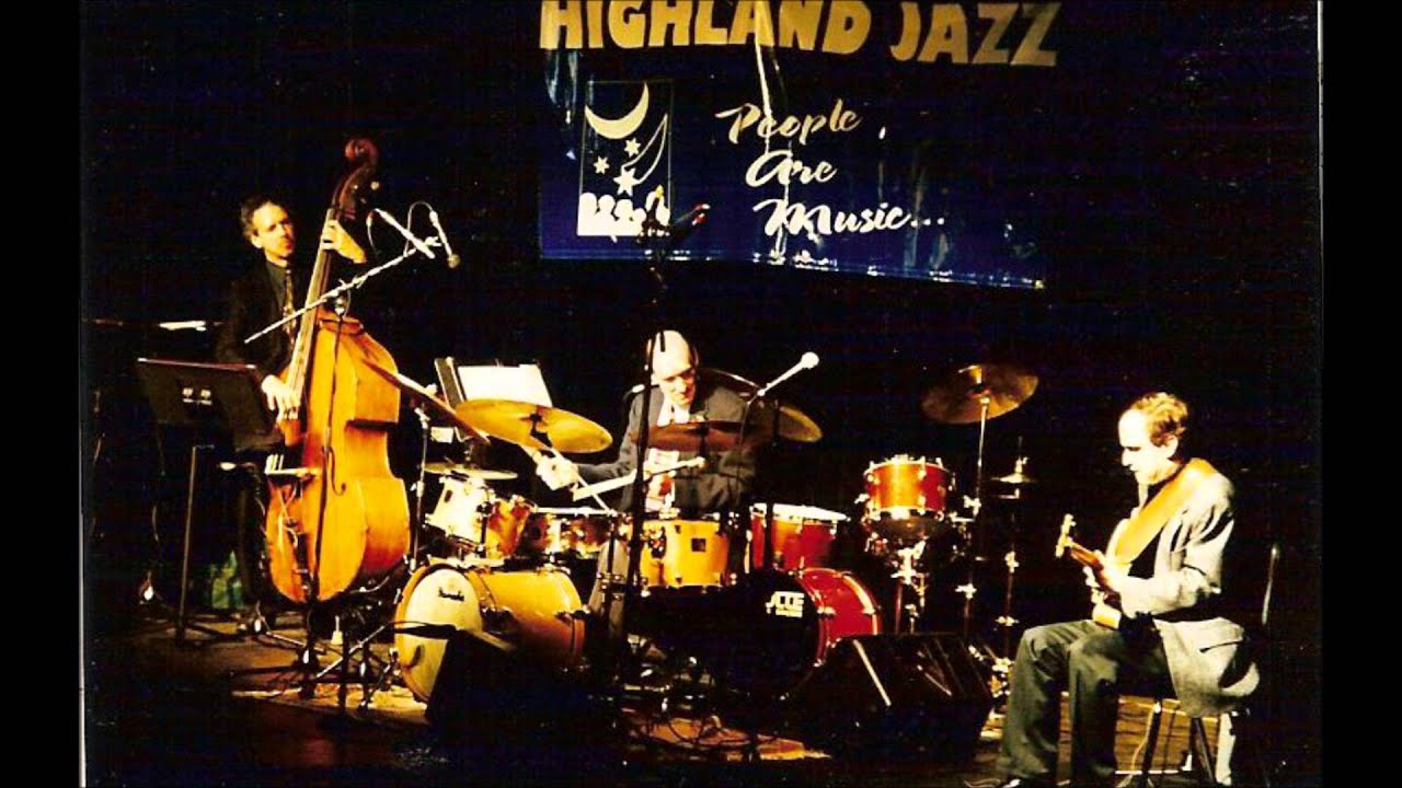 Jon Wheatley Trio Performs "Walkin'" - YouTube