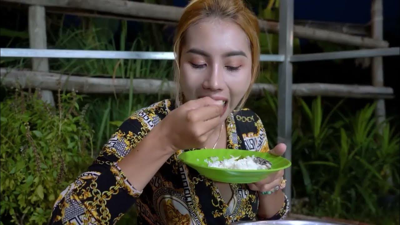 Gadis Desa Memasak Masakan Tradisional Mengolah Rebung Bambu Dan Kerang Asmr Youtube