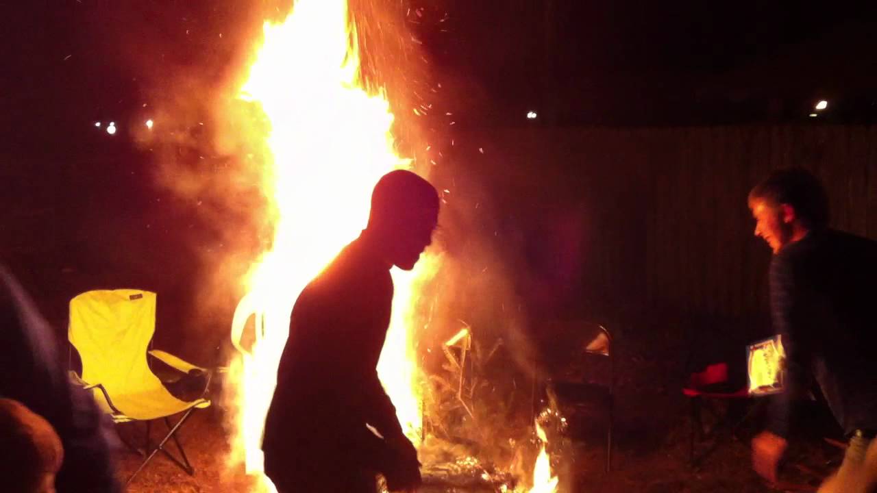Bonfire + Christmas Tree = EPIC BONFIRE! - YouTube