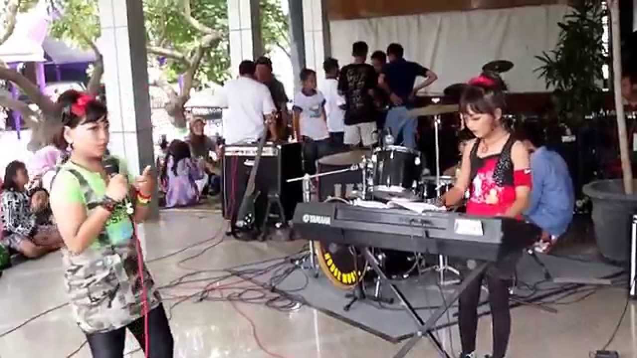 Pemain keyboard cilik - YouTube
