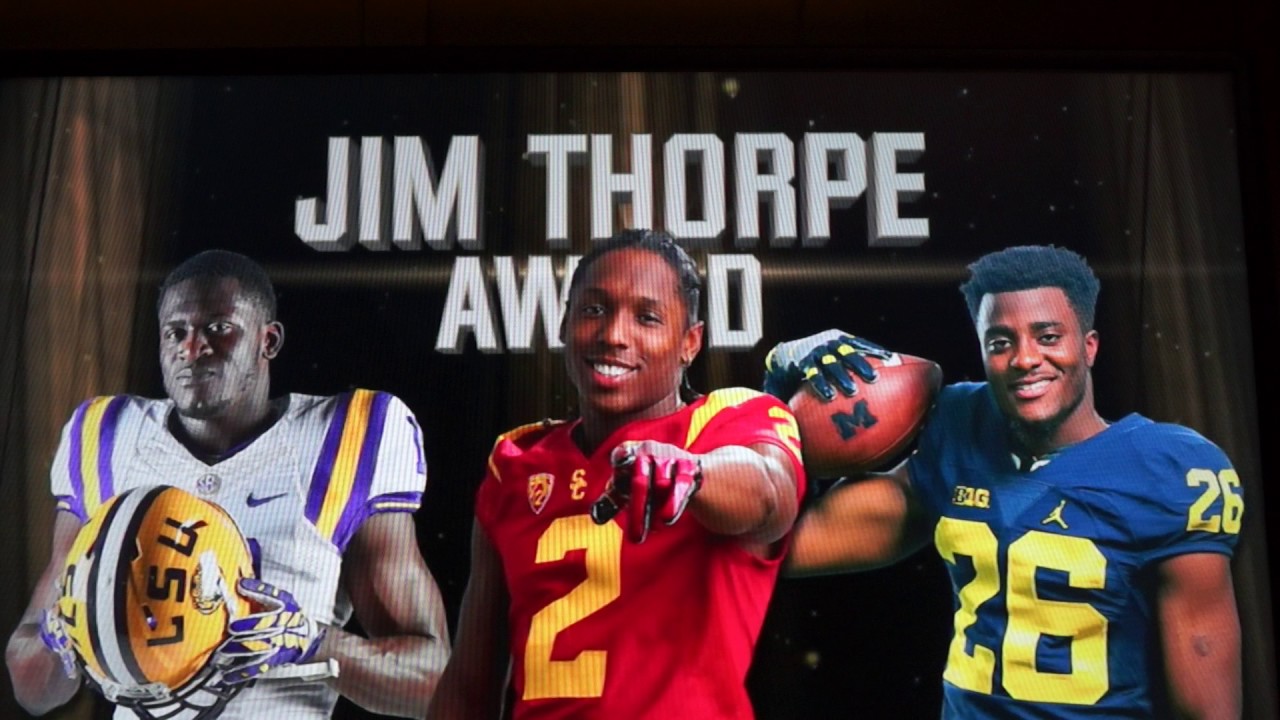 Thomas Everett presenting the 2016 Jim Thorpe Award 12 8 16 - YouTube
