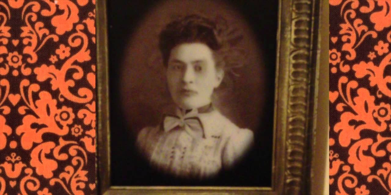 Haunted Memories Changing Portraits - YouTube