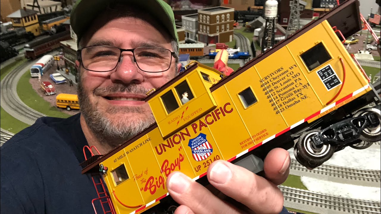 K-Line Custom Union Pacific Boxcars and Caboose. - YouTube