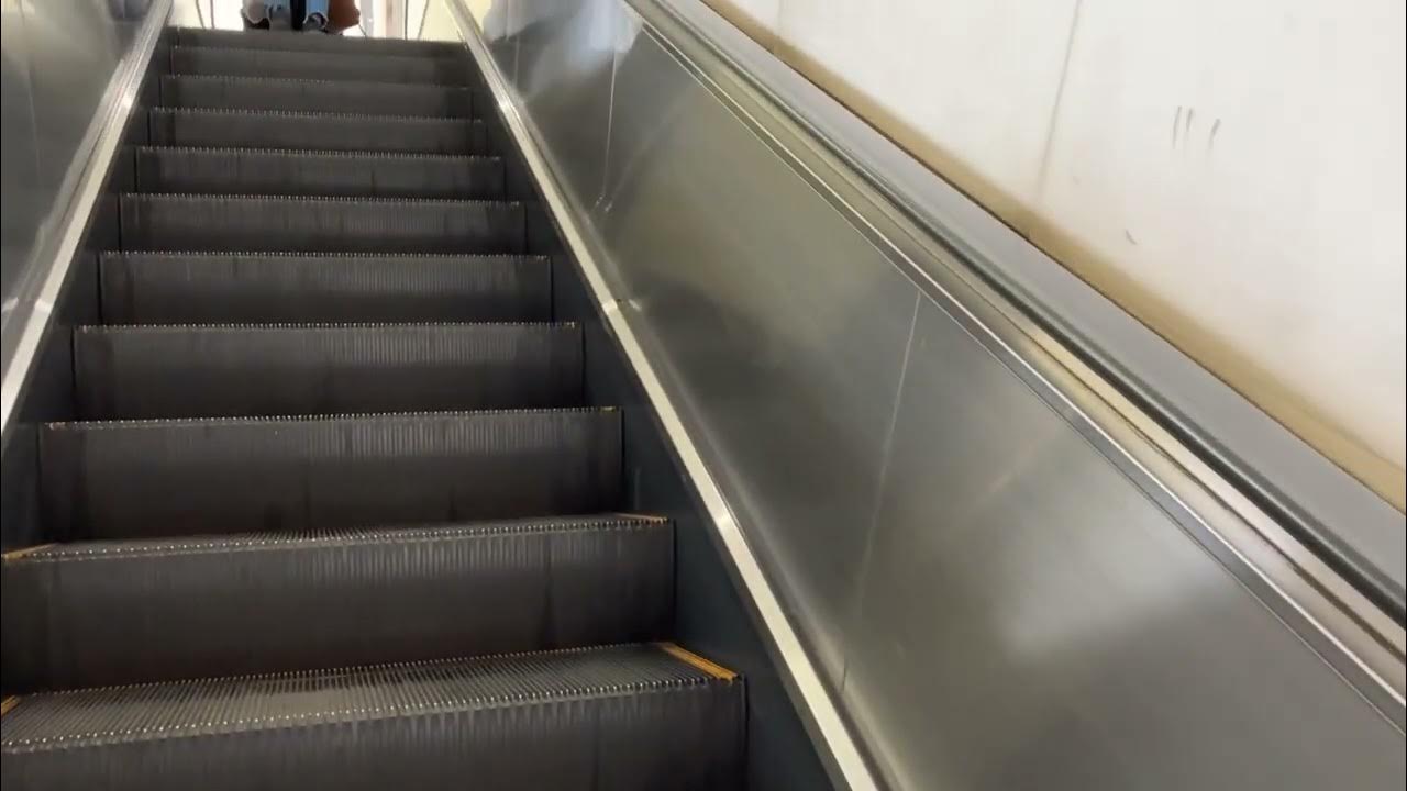 【三菱】1X エスカレーター 西立川駅 1X escalator Nishi-Tachikawa station JR line Tokyo Japan - YouTube