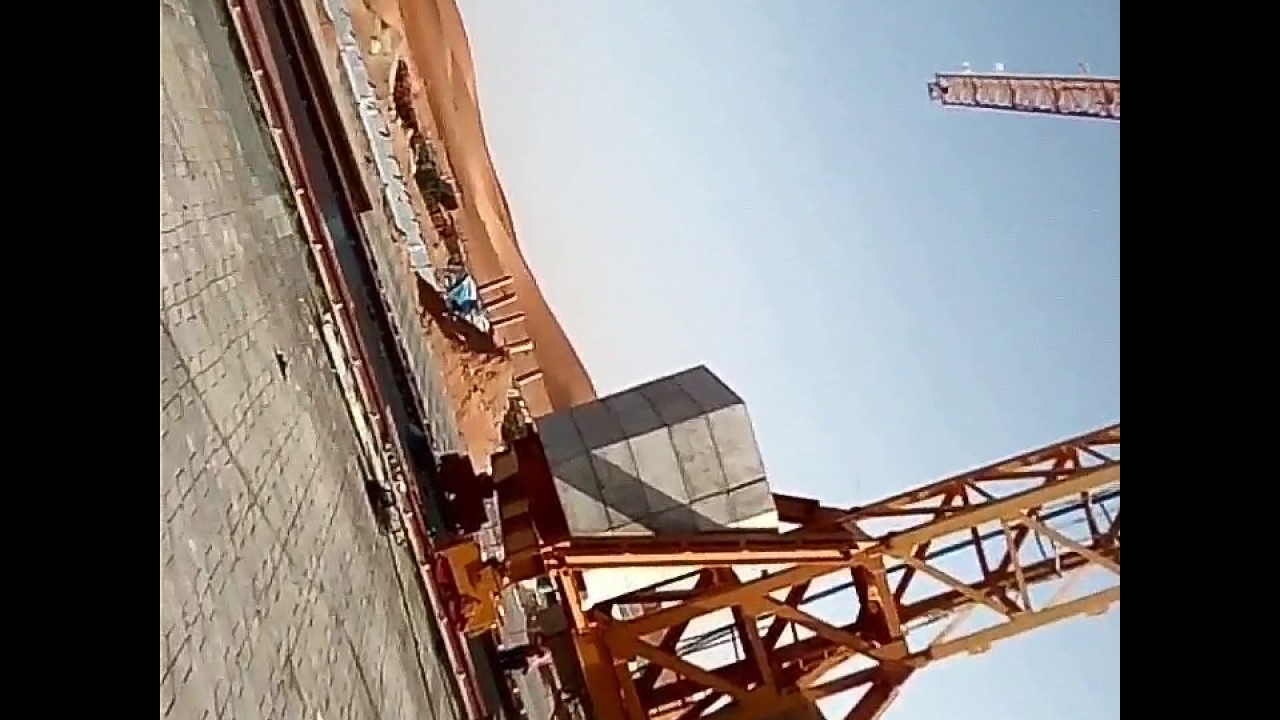 Travelling tower crane - YouTube