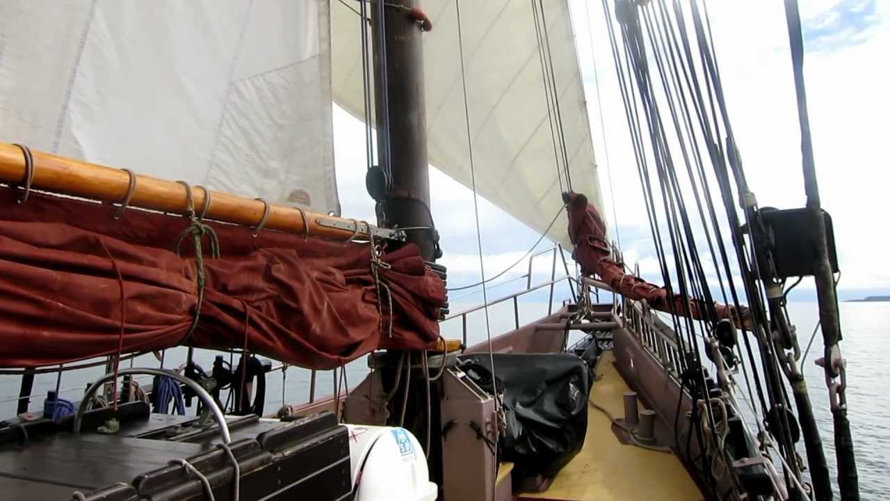 Schooner sailing - light winds rig - YouTube