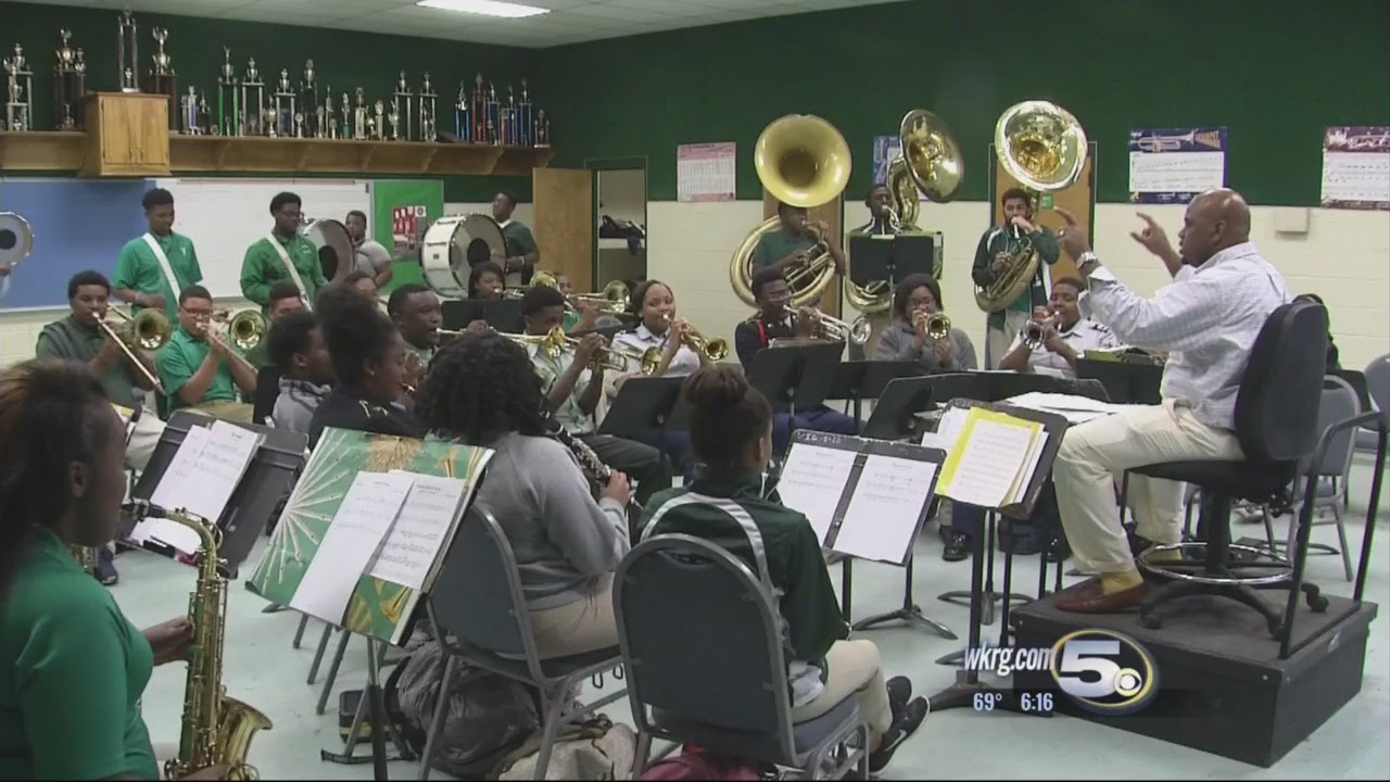 What's Working: Vigor High School Band: A Mardi Gras Favorite - YouTube