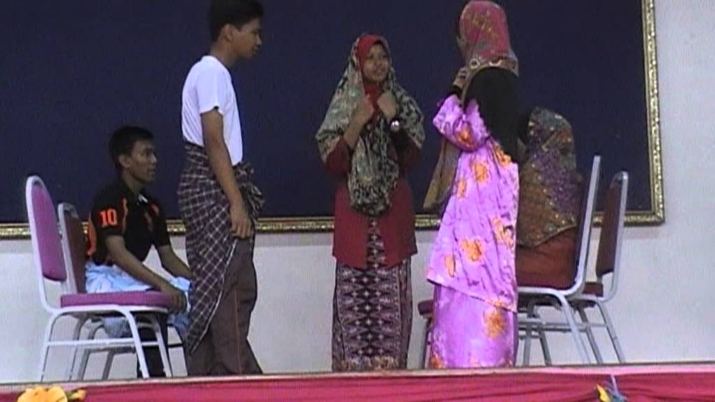 sketsa merdeka cikgu2 praktikal UPSI dan pelajar2 SMK Tun Perak 2013 ...