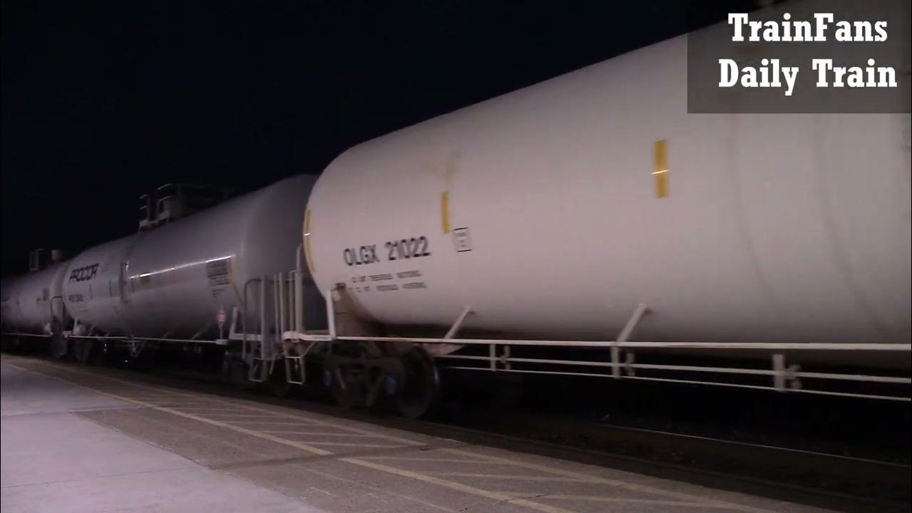 Manifest Train CN A491 CN 3821 & CN 3867 Locomotives Sarnia Ontario ...