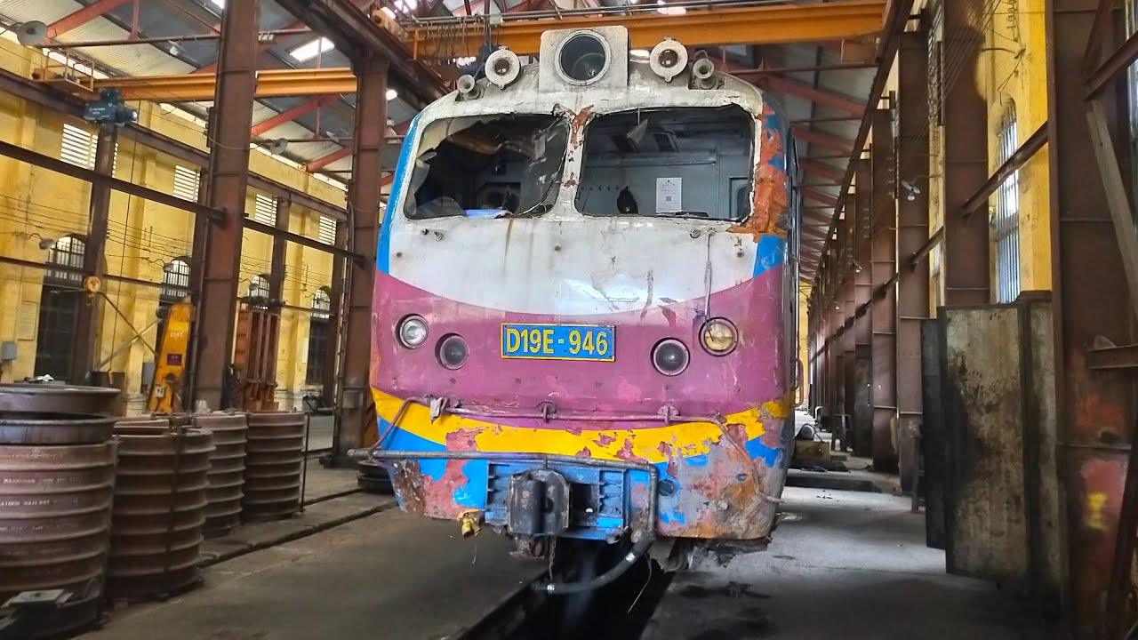 Cận Cảnh Đầu Máy D19E-946 Bị Tai Nạn Nát Mặt Trong Vụ Đâm Xe Chở Gỗ Hà ...