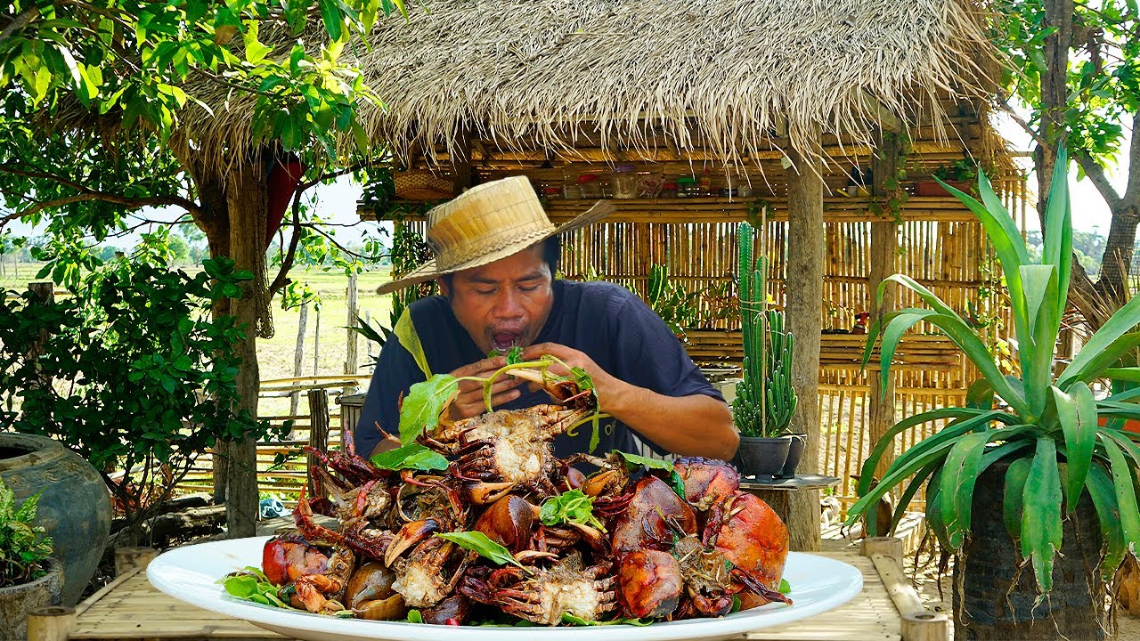 Stir Fry Hot Crabs With Holy Basil | Local Crabs Cooking With Spicy ...