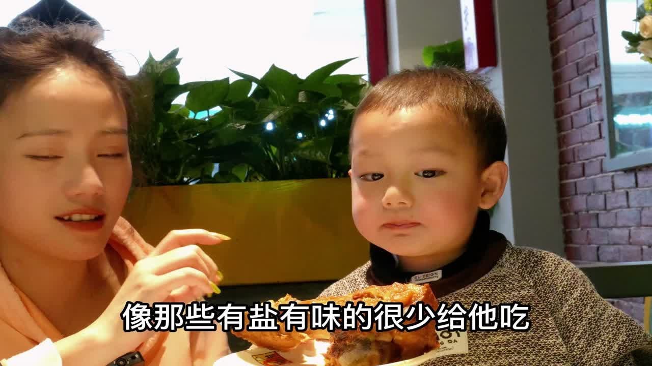 孩子半夜发烧,当妈都是最操心的那个,一早小妹就带娃去医院检查 Youtube