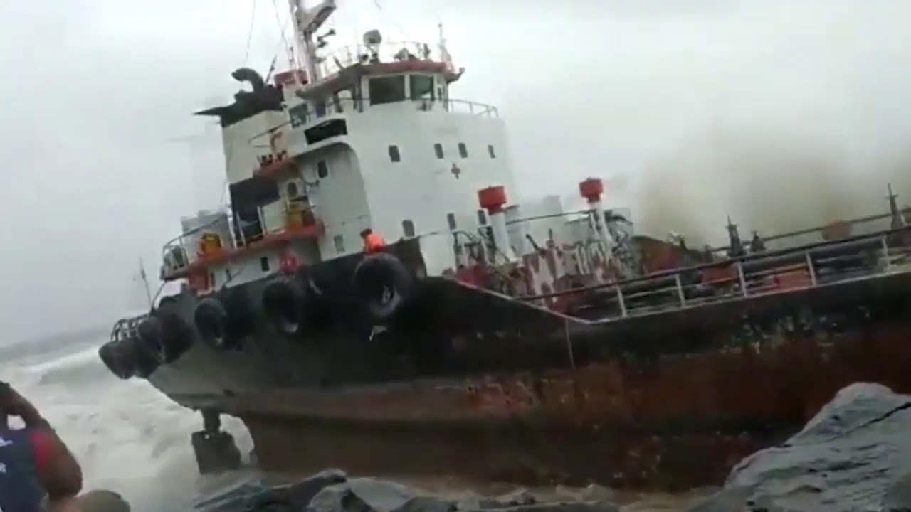 Ship grounded at Ratnagiri's Mirya Beach & Cyclone view from Ship ...