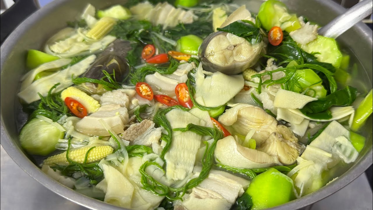 របៀបស្ល សម្លទំពាំង #សម្លខ្មែរ || Khmer Bamboo Shoot Soup recipe - YouTube