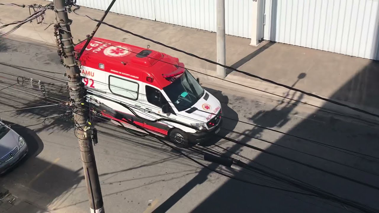 SAMU Mercedes-Benz Sprinter em deslocamento com sirene! Ambulance ...