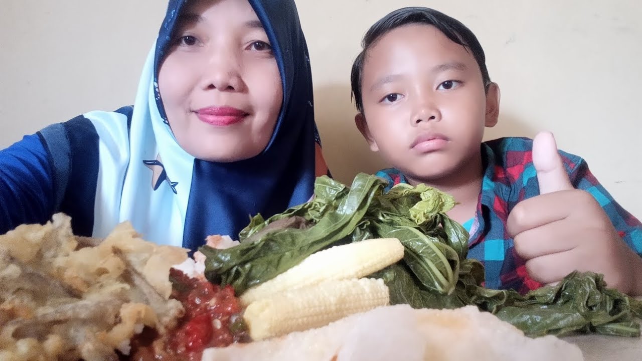 enak banget... makan coelan daun singkong terong rebus, soleng sambal ...