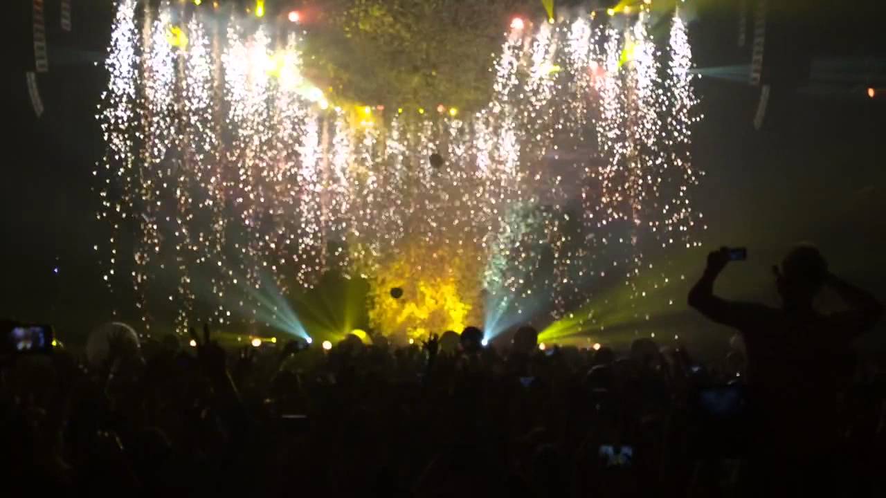 Avicii @ True Tour Tele2 - Wake me up (Last song) - YouTube