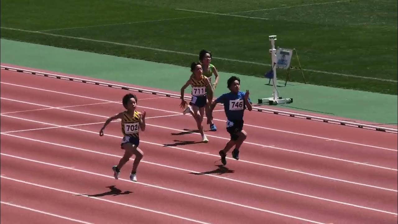 第73回千代田区陸上競技選手権大会 小学生男子100m 晴仁 - YouTube