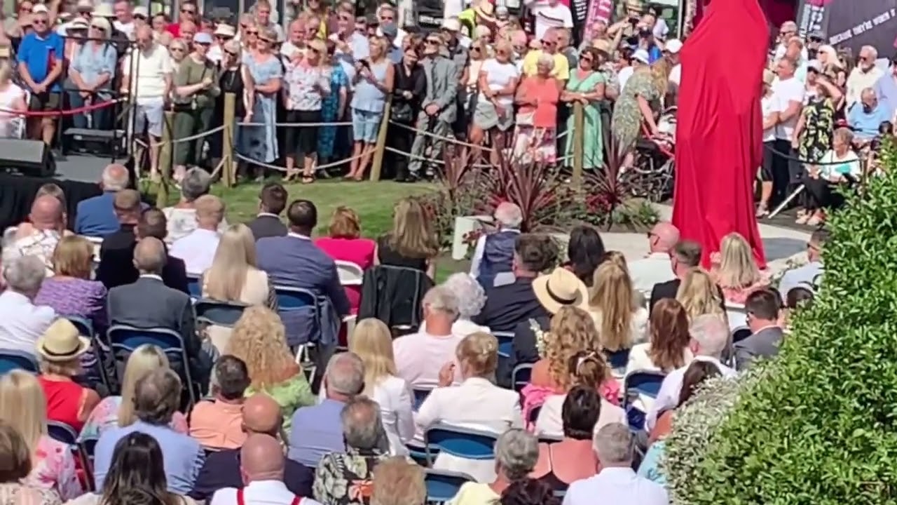 Bobby Ball Statue unveiling. - YouTube