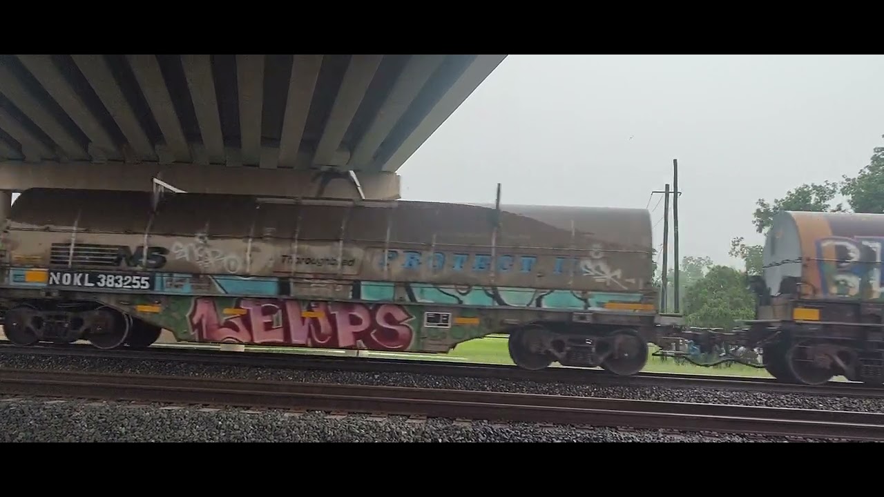 KCS 4671 ES44AC ft K5LA horn leads mixed freight train with horn show ...