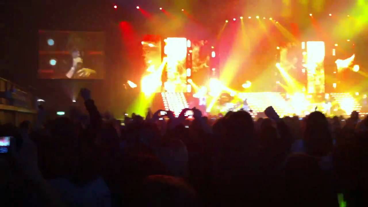 One Direction-Only Girl In The World - Wembley 05.03.2011 - YouTube