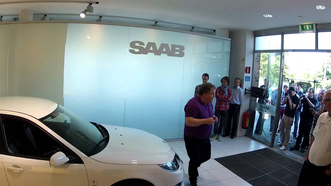 Saab History: Backing in the last Saab built into the Saab Car Museum ...