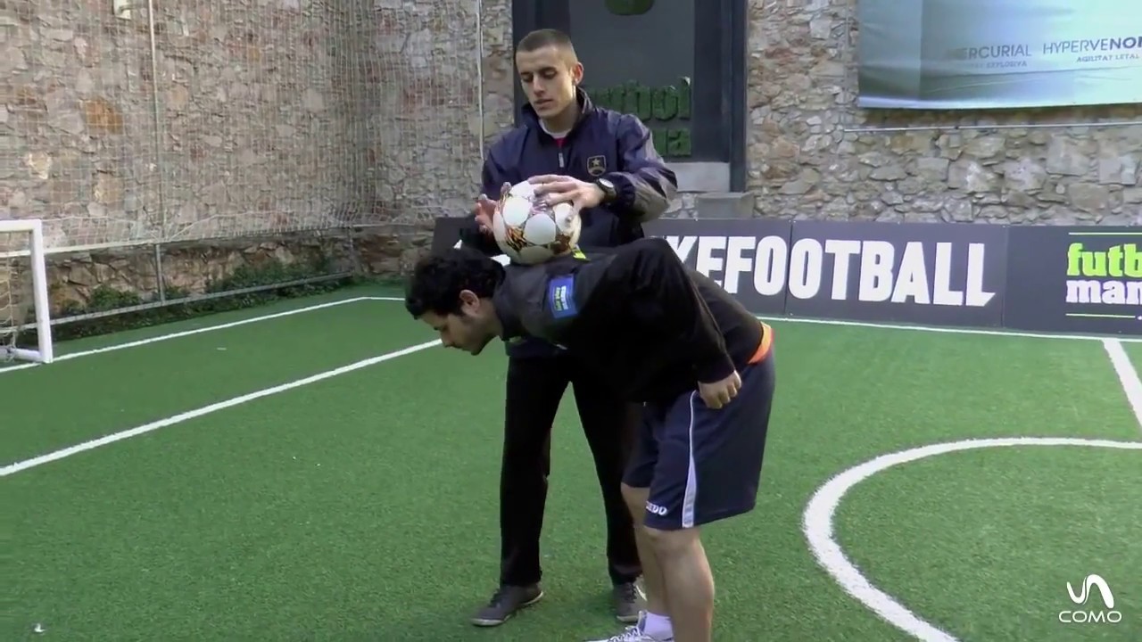 Neck Stall - Trucos de Futbol Freestyle - YouTube
