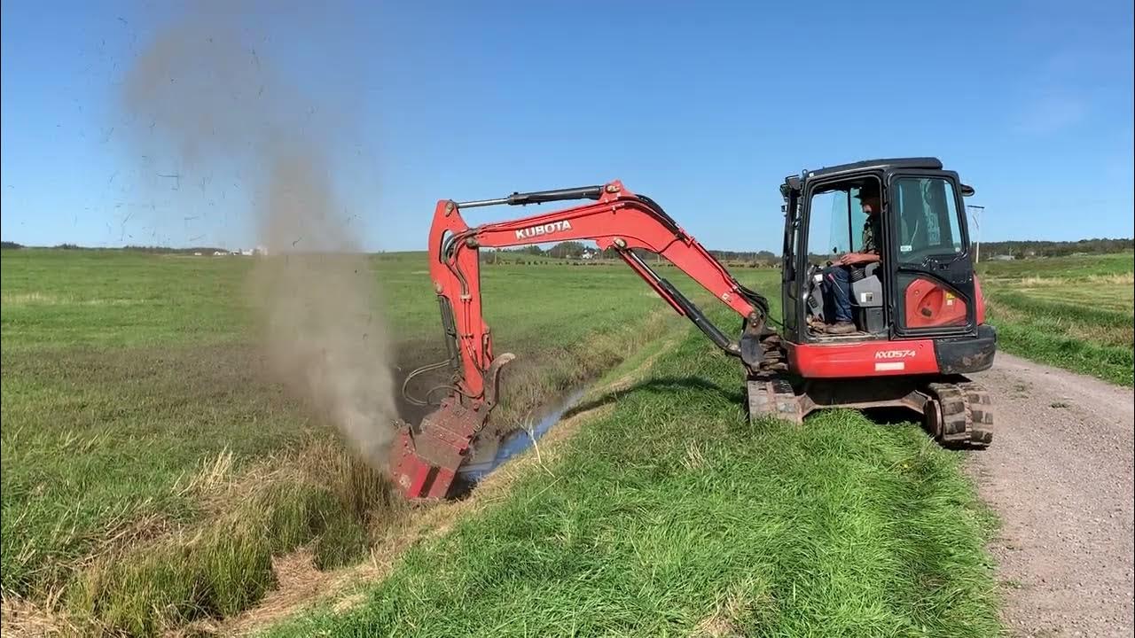 Ditch Doctor Excavator Attachment DD15 on Kubota 5t farm field left 27s ...