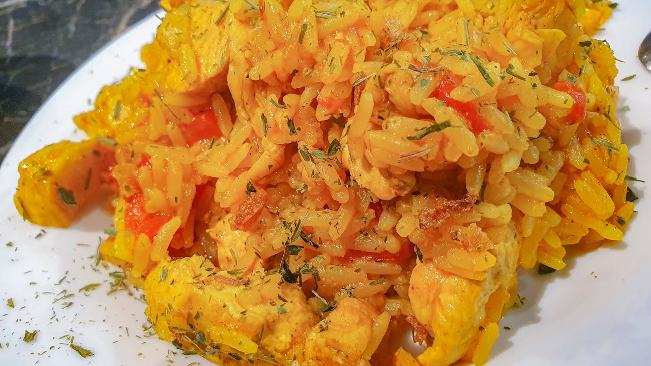 Riz au poulet sauce tomate - YouTube