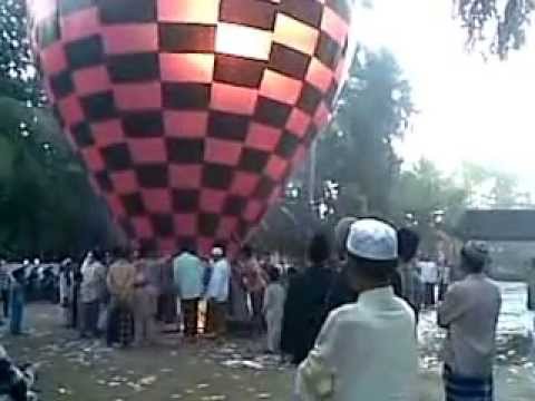 balon raksasa pecah - YouTube
