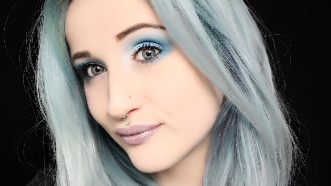 Soft Blue Eye Makeup - YouTube