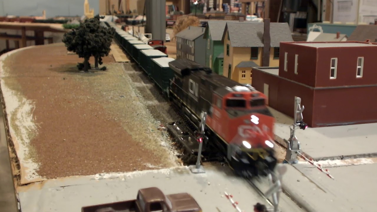 Canadian National HO scale huge 90-car train - YouTube