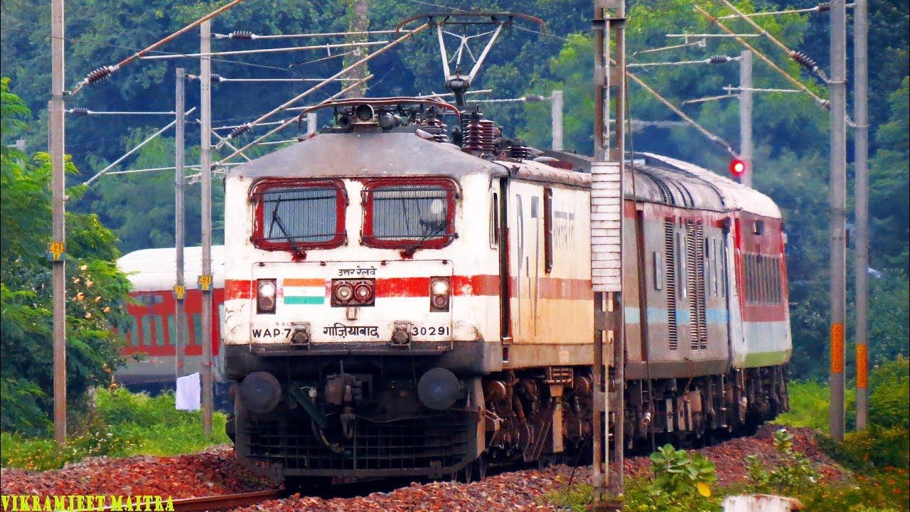 [FULL HD] WAP 7 RANCHI RAJDHANI via BOKARO slowly moves towards RANCHI ...