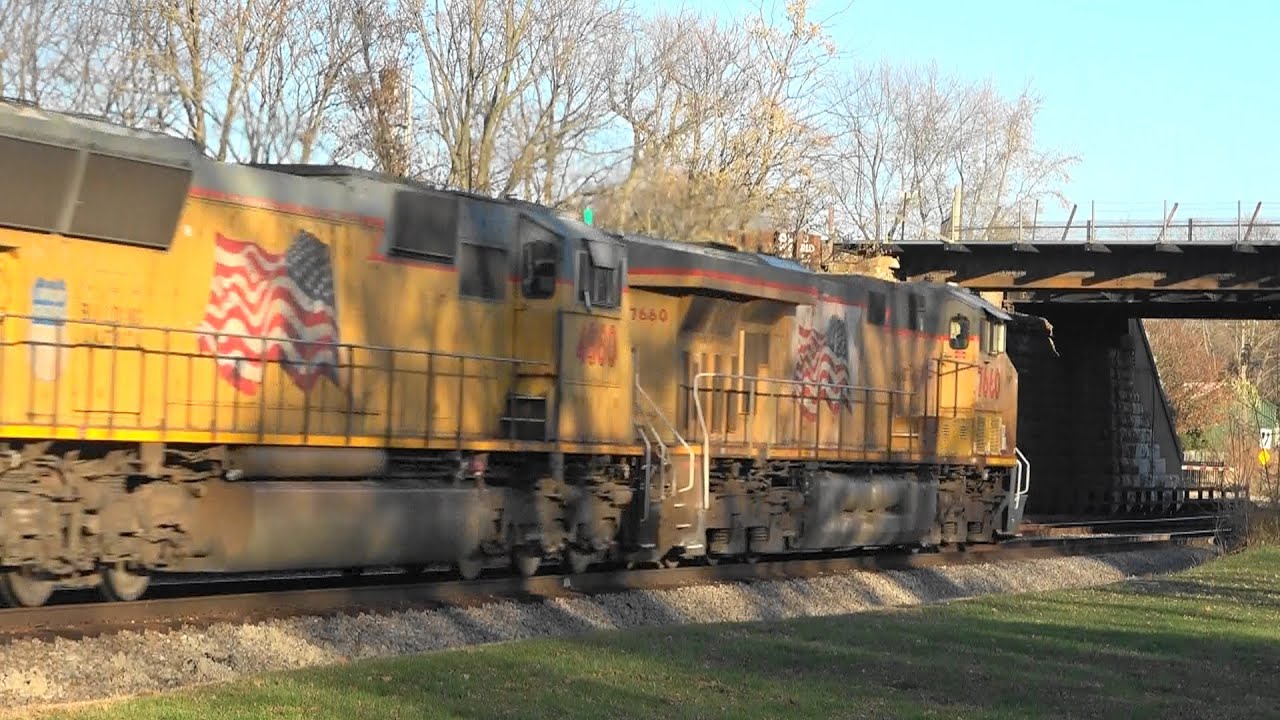 UP 7660 Leads a Z-Train, Galesburg, IL 11/1/22 - YouTube