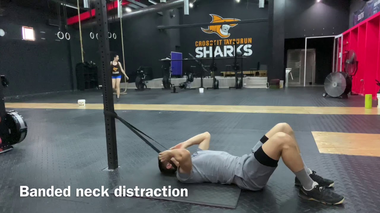 Banded neck distraction - YouTube