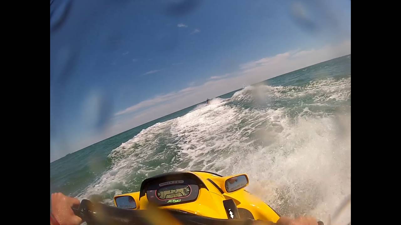 Jet ski's in the Atlantic Ocean - YouTube